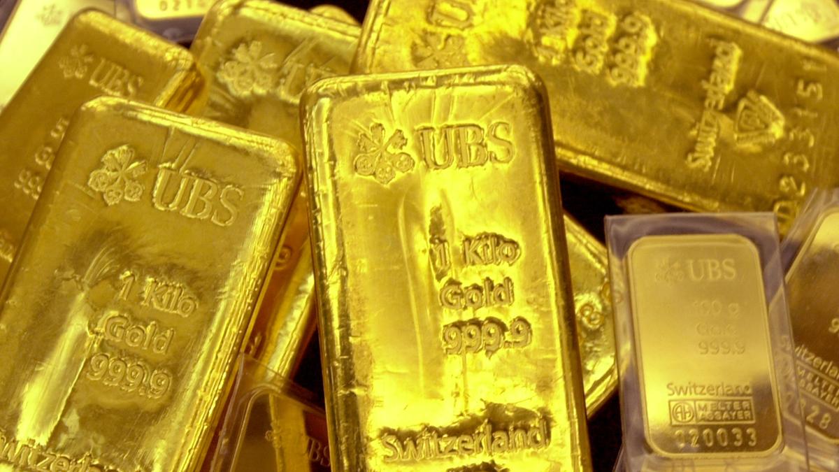 Customs seize gold worth nearly Rs 1 crore at Cochin airport