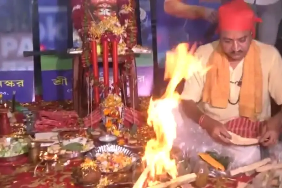 Havan pooja in Kolkata ahead of India vs Pakistan match | VIDEO ...