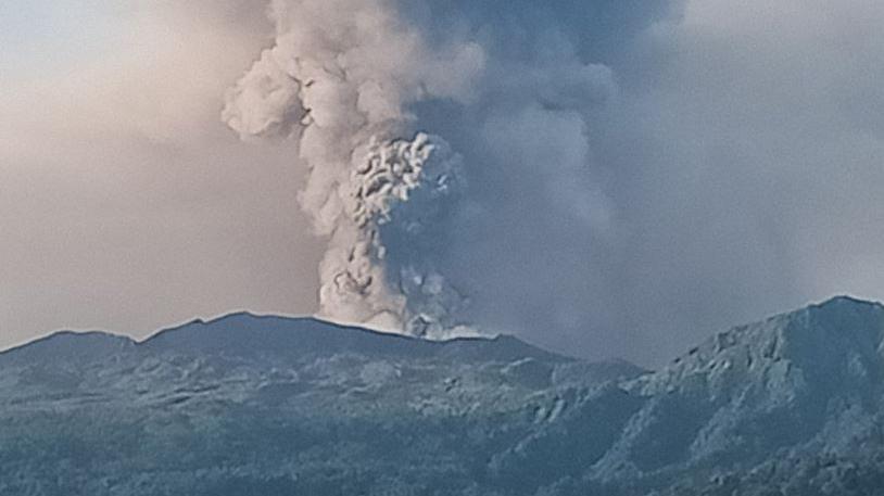 Mount Dukono erupts in Indonesia; aviation warning issued | VIDEO