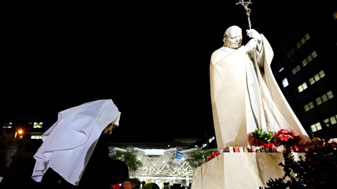 Pope Francis has double pneumonia, Vatican provides update