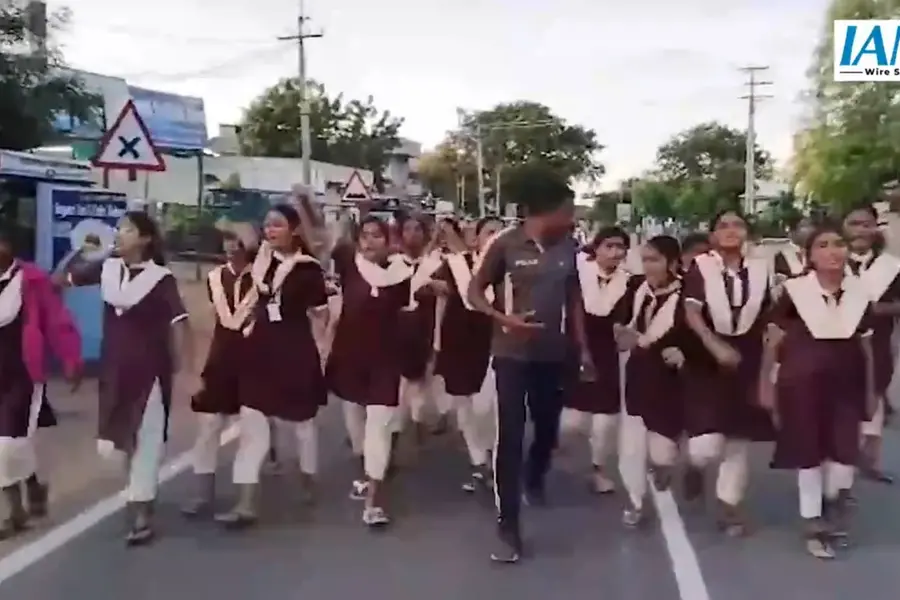 Telangana school girls protest, demand suspension of PE teacher over ...