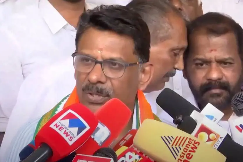 BJP former Wayanad district president KP Madhu joins Congress