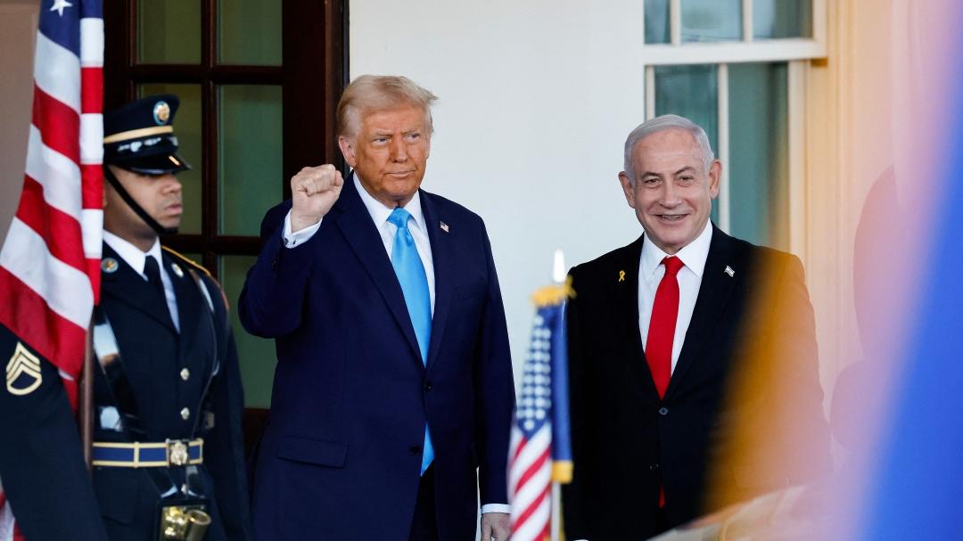 Netanyahu gifts golden pager to Trump symbolising attack on Hezbollah