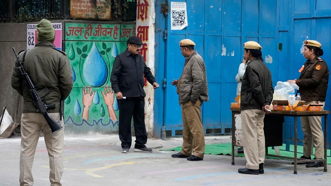 'Yamuna unclean, lack of facilities at voting booths': Delhi voters ...