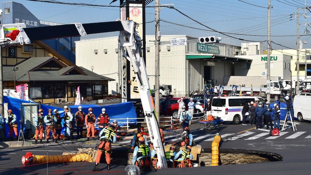 Japan sinkhole rescue: Why 1.2 million people are being asked to cut ...
