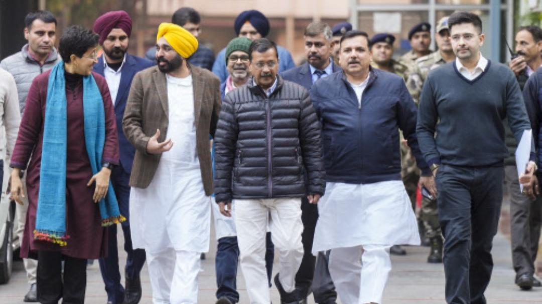 Arvind Kejriwal visits ECI; Poll body assures of conducting foolproof ...