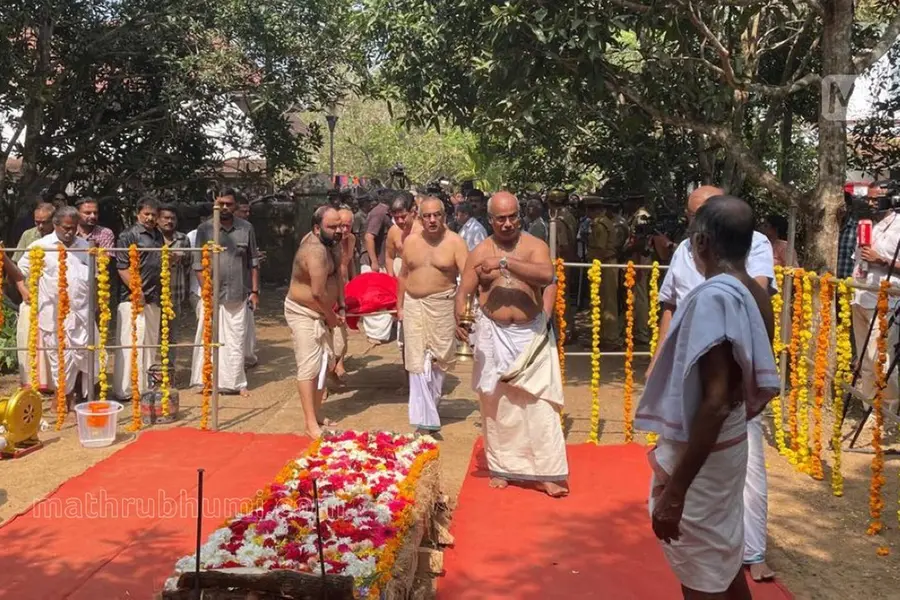 P Jayachandran cremated with state honours at his ancestral home ...