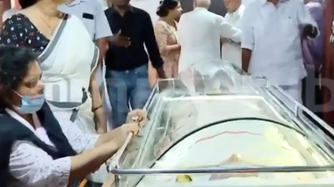 Hundreds gather to bid farewell to 'Bhava Gayakan': P Jayachandran to ...