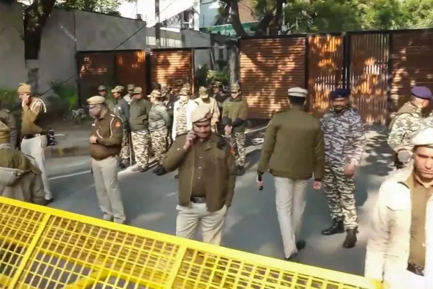 AAP leaders barred from entering Delhi CM's residence slams BJP, Delhi ...