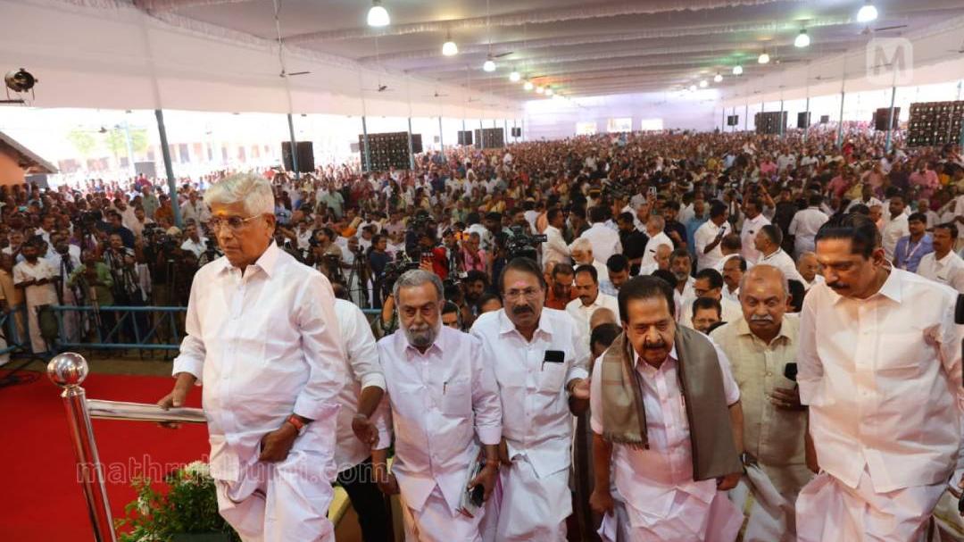 Chennithala at NSS headquarters after 11 years, Sukumaran Nair lavishes ...