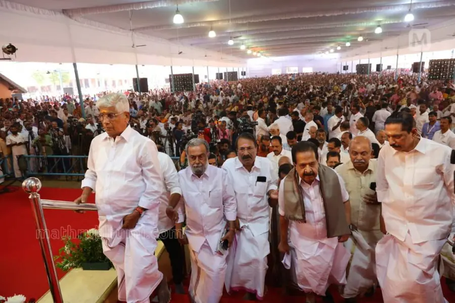 Chennithala at NSS headquarters after 11 years, Sukumaran Nair lavishes ...