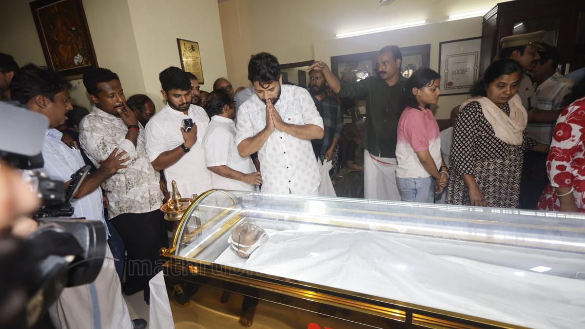 Thousands pay tribute to beloved MT despite his final wish