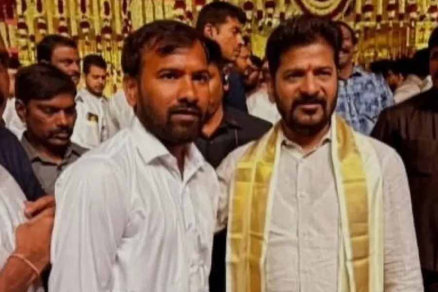 Viral video, photo link CM Revanth Reddy to Allu Arjun residence attack ...