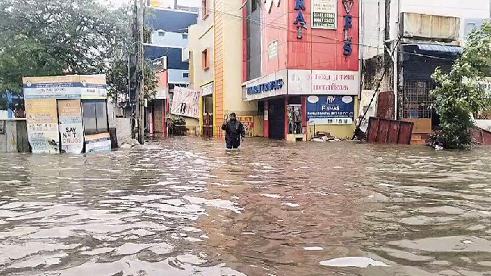Cyclone Fengal crosses north TN and Puducherry coasts, expected to ...