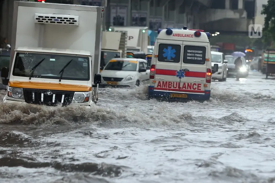 Cyclone Fengal makes landfall near Puducherry, intensifying as it moves ...