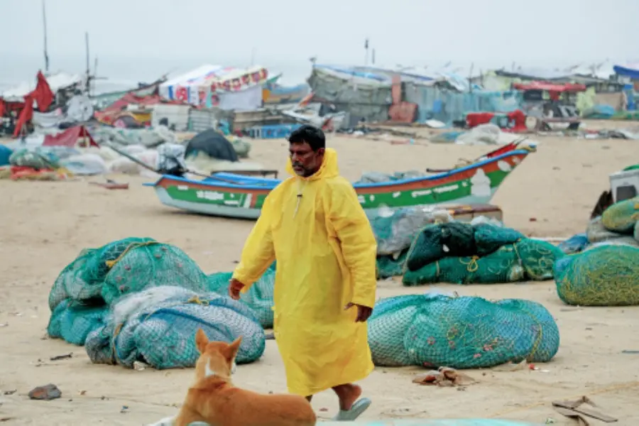 Cyclonic storm Fengal intensifies, landfall expected near Puducherry ...
