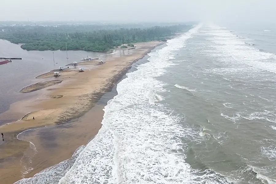 Fengal: Red alert for TN coastal districts; storm likely to weaken by ...