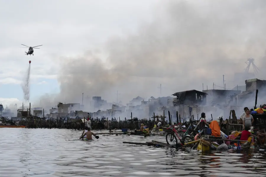 Huge fire in Philippine capital leaves 2,000 families homeless ...