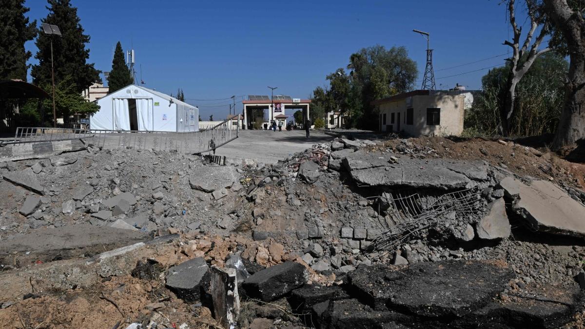 Syria-Lebanon border crossing targeted in Israeli air raid