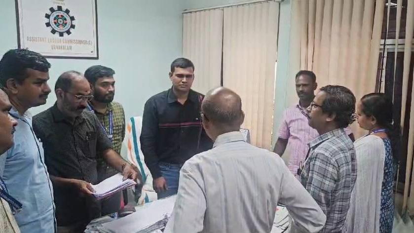 Kochi Assistant Labour Commissioner held for running Rs 1,000 bribe ...