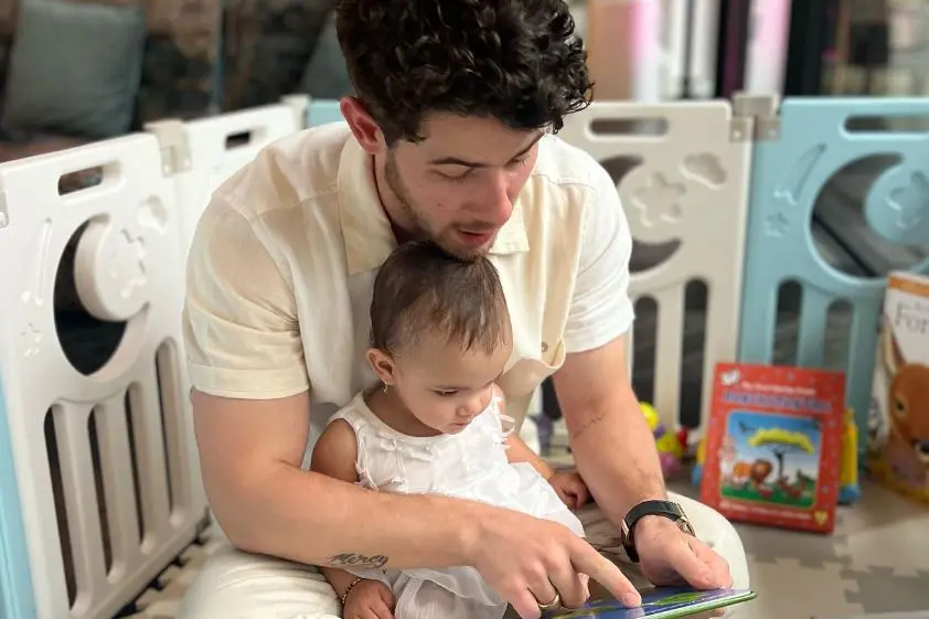 Priyanka Chopra posts heartwarming pic of Nick Jonas reading to daughter