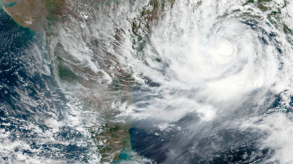 Cyclone Dana: TN to see heavy rains on October 23; state on flood alert ...