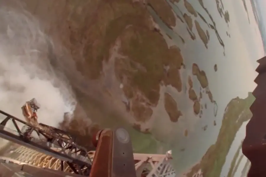 Spectacular camera view shows SpaceX's 'Megastar' booster catch in ...