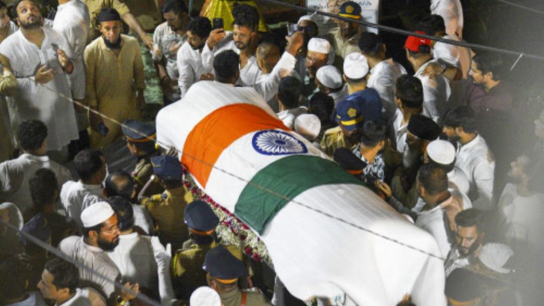 Ex-Maharashtra minister Baba Siddique buried with state honours