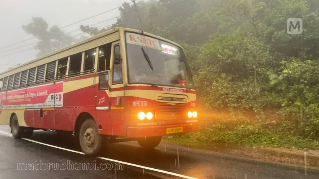 KSRTC driver parks bus before collapsing on seat, rescues lives of 48 ...