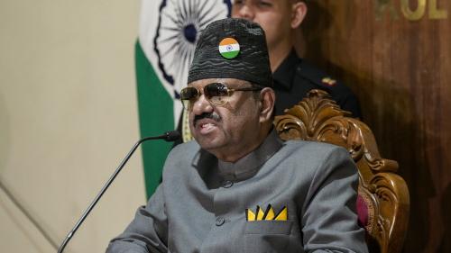 Youth Congress activists wave black flags at West Bengal Governor in Kerala