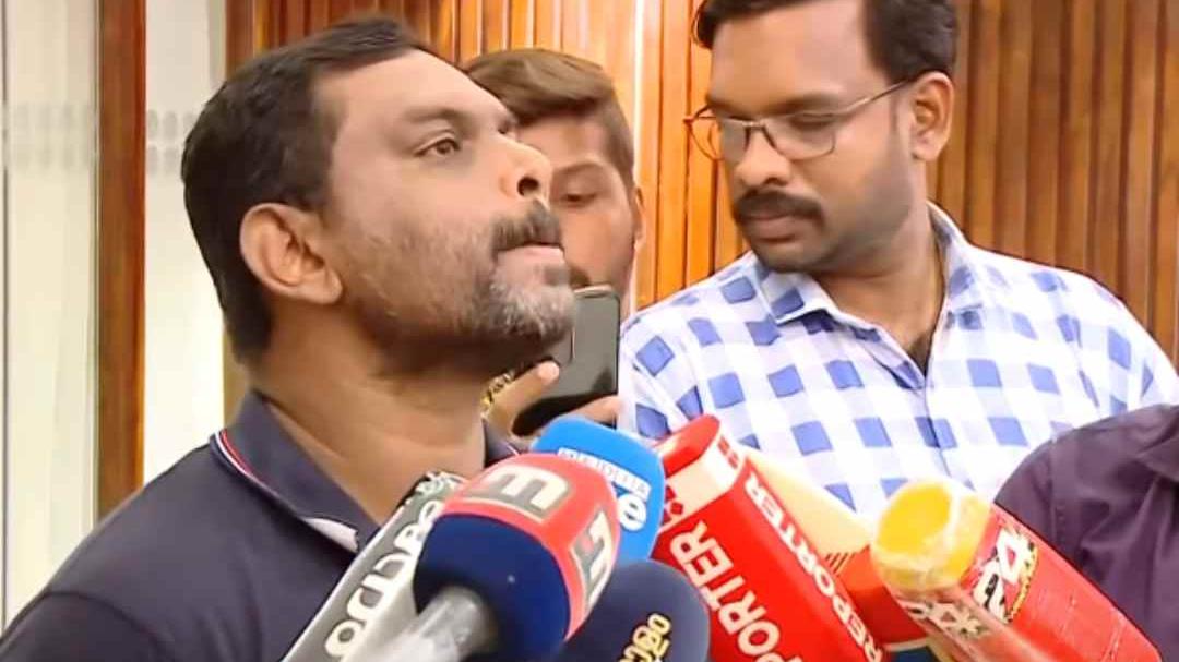 Lorry owner Manaf breaks down before media amid accusations by Arjun's ...