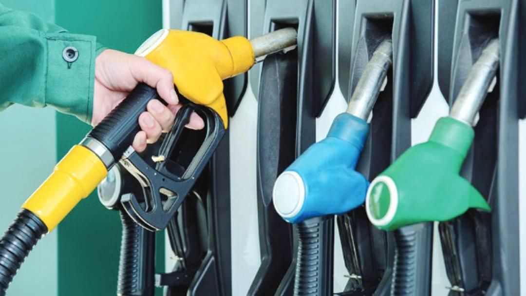 Oil companies rake in profits: Rs 15/lt on petrol, Rs 12/lt on diesel ...