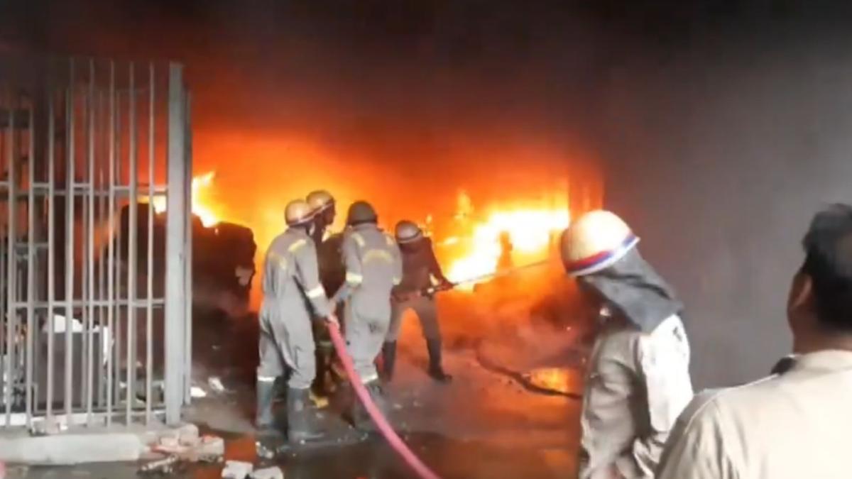 Massive fire breaks out at masala factory in UP | WATCH