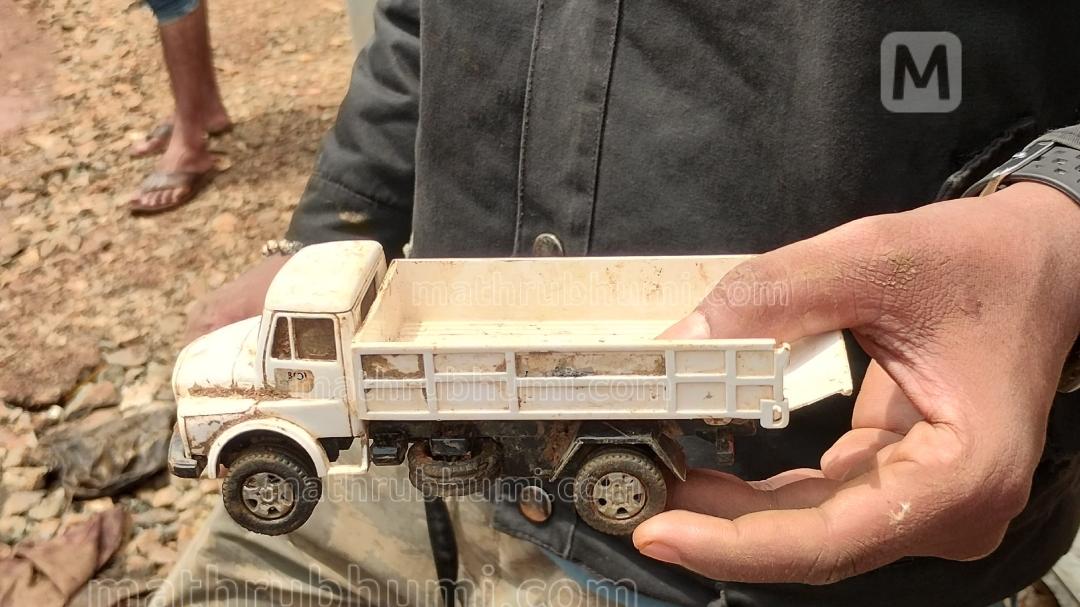 Heartbreaking sight: Family gets toy truck of Arjun's son along with ...