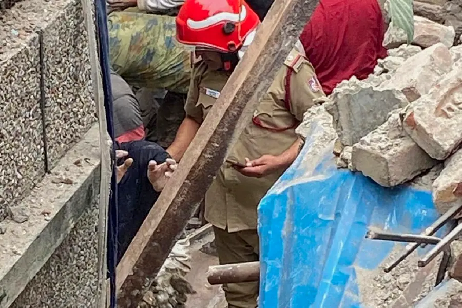 Watch rescue operation: 8 rescued, more feared trapped in Delhi ...