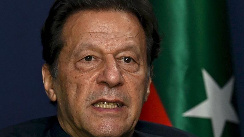 Imran Khan booked for inciting Pak govt officials to mutiny via social ...