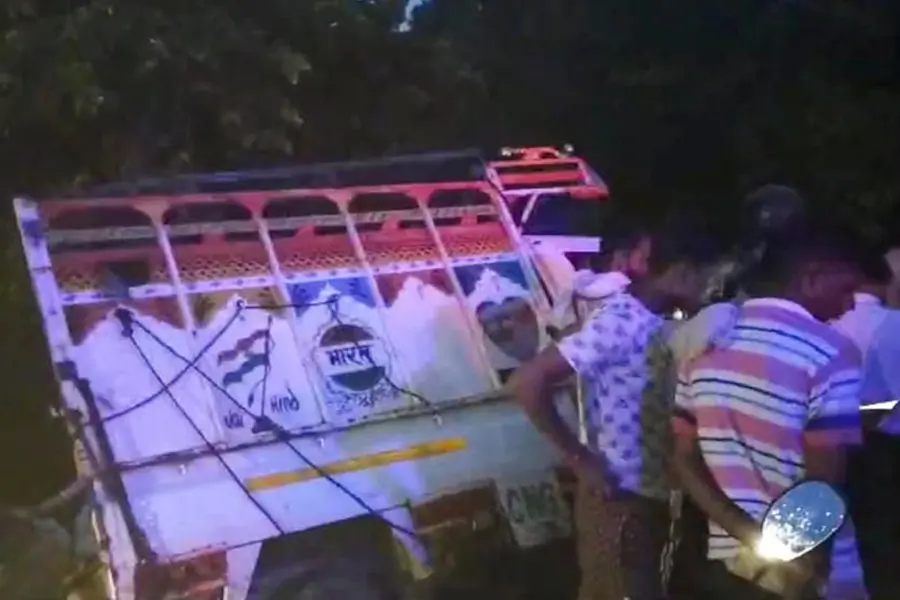 Tragic van-bus crash in UP's Hathras claims 15 lives, 13 injured