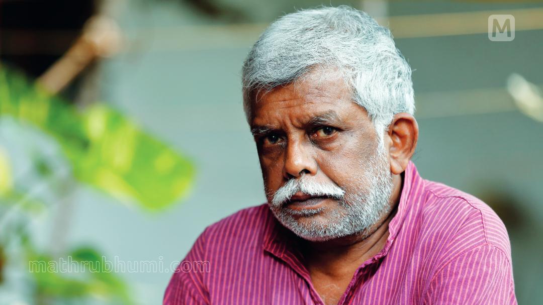 Sexual assault case: Civic Chandran surrenders before Koyilandi police