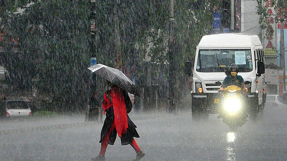 IMD forecasts heavy rain and thunderstorms in Kerala; yellow alert issued in 7 districts