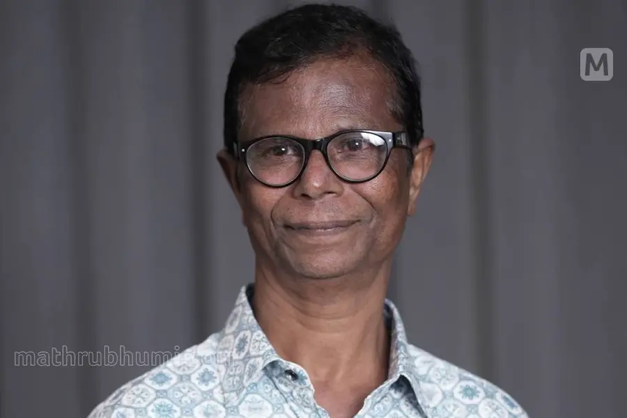 'I don't know Malayali, let alone Bengali actresses; haven't knocked on any doors,' says Indrans