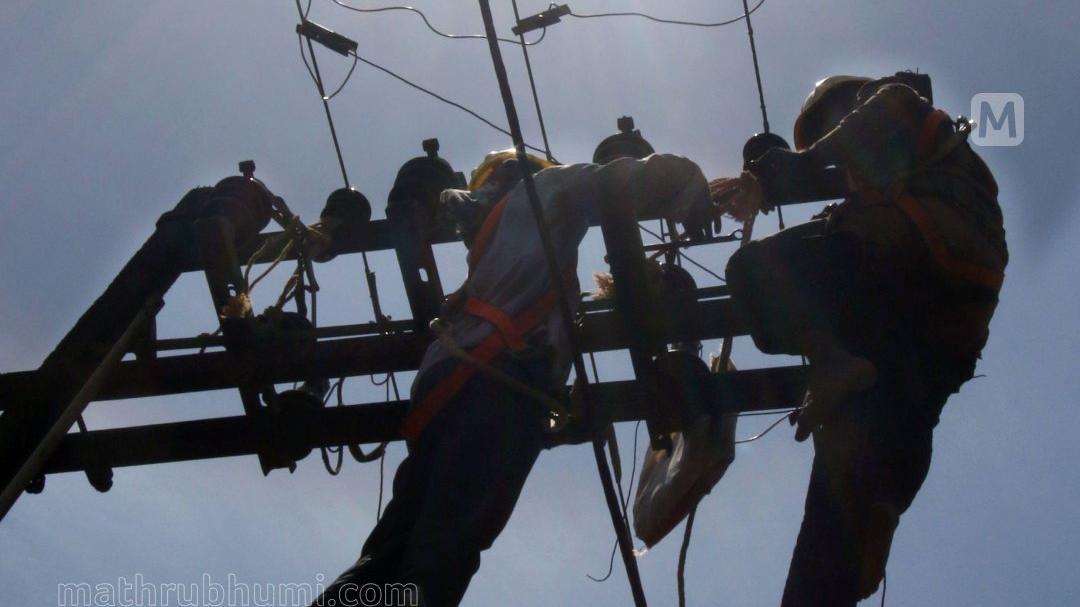 Kannur KSEB workers get electrocuted and die even when power lines are ...