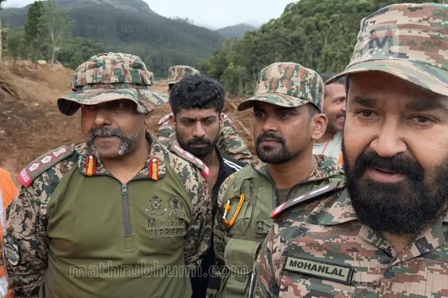 Malayalam actor Mohanlal reaches Meppadi in Wayanad to offer support to ...