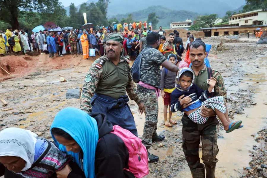Wayanad landslide: Armed forces rescue over 1000 people, gear up to ...