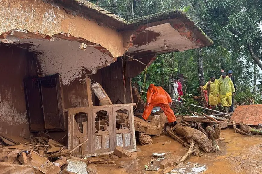 Wayanad landslide: Evacuation efforts face dual challenges of road ...