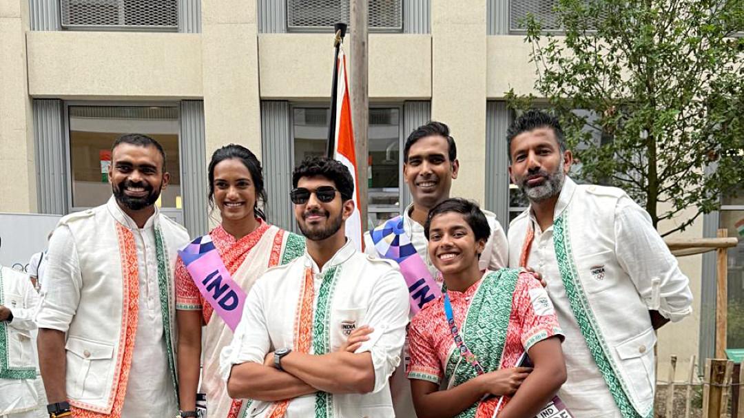 'Pathetic and embarrassing': Netizen slams India's Olympic attire for ...