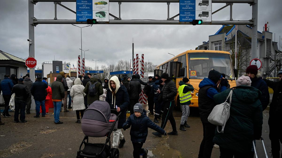 India asks its stranded Indians to leave Ukraine using humanitarian ...