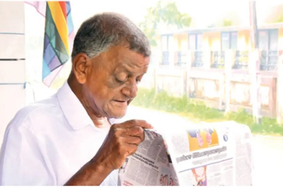 Meet 74-yr-old Pavithran who captivates all with his public newspaper ...