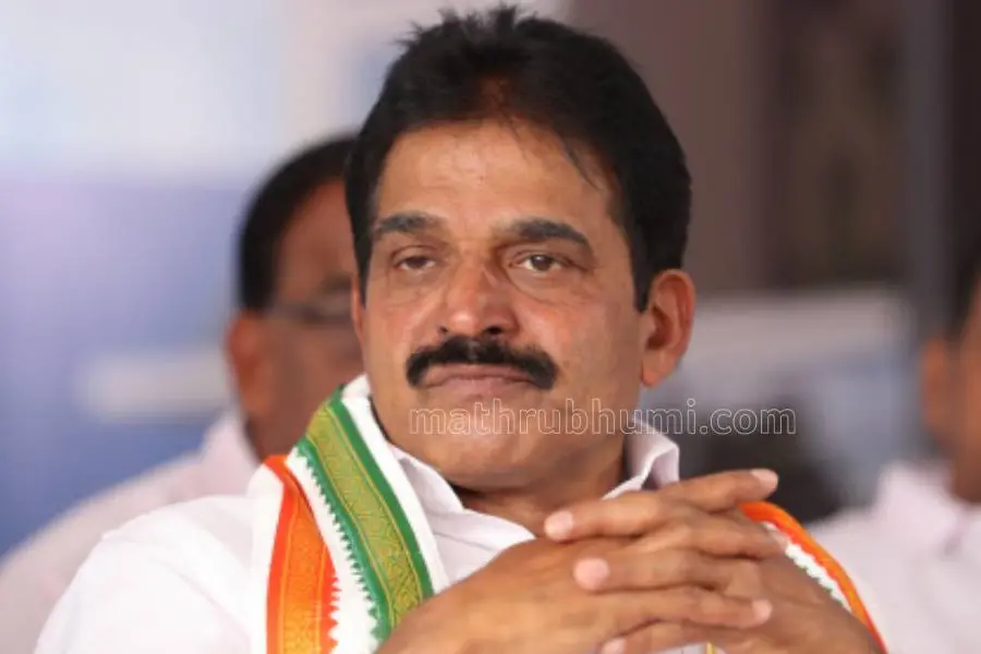 KC Venugopal visits family of veterinary student died in Wayanad