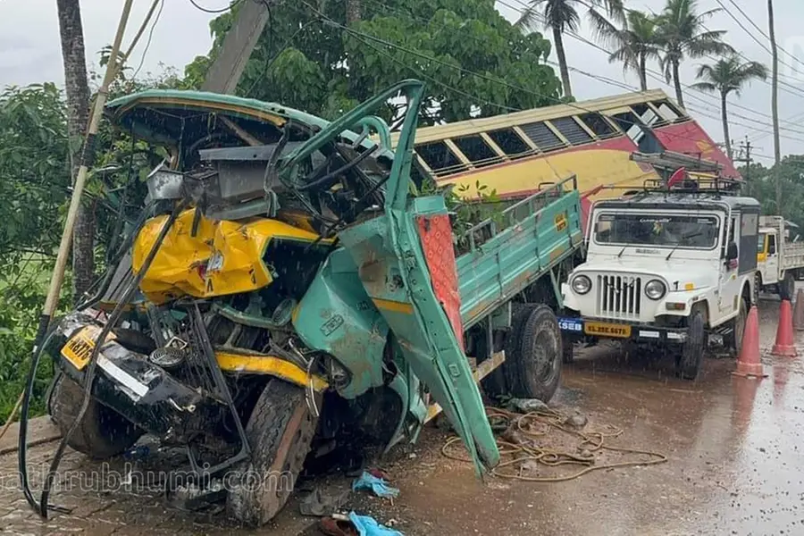 One killed, many injured as KSRTC bus collides with tempo in Kollam ...