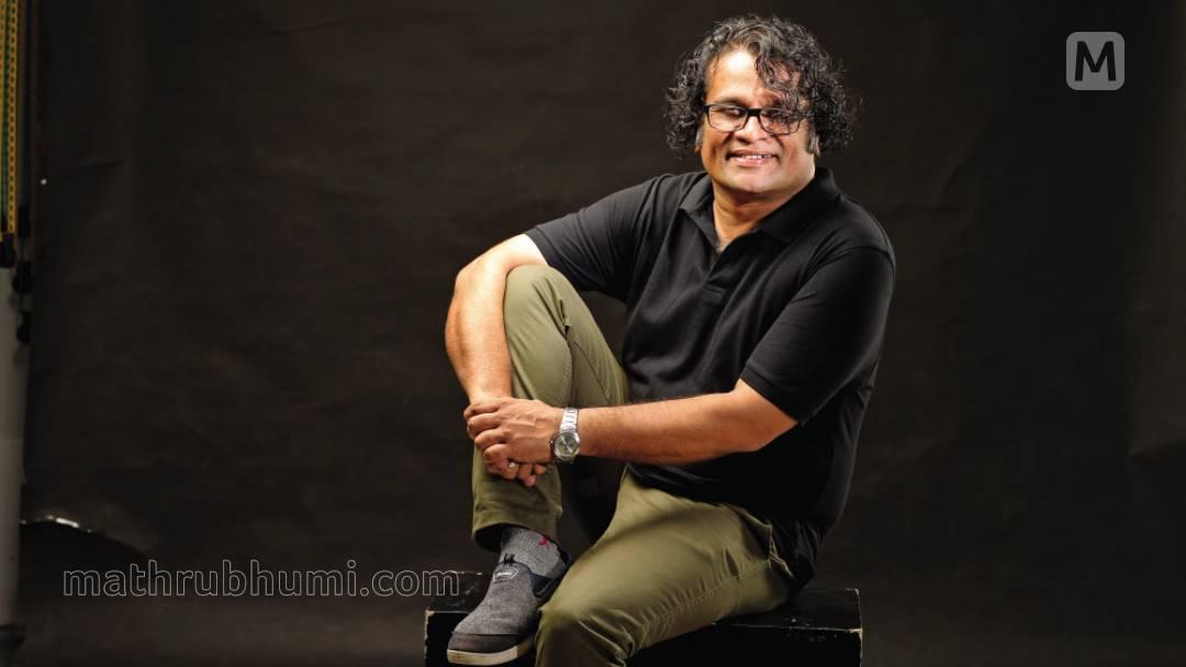 Salute to media, says actor Hareesh Peradi